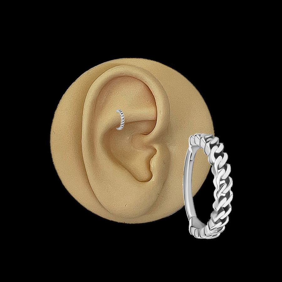 Piccolo gioiello clicker con catena cubana per piercing rook
